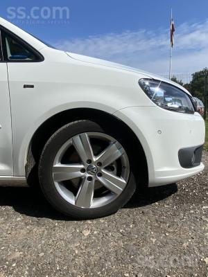 White Volkswagen Touran 2015 in Ogre, with an engine capacity of 2.00 L and mileage of 285 thousand km for 7200 €, photo 8 on AUTOMOTO.COM.LV