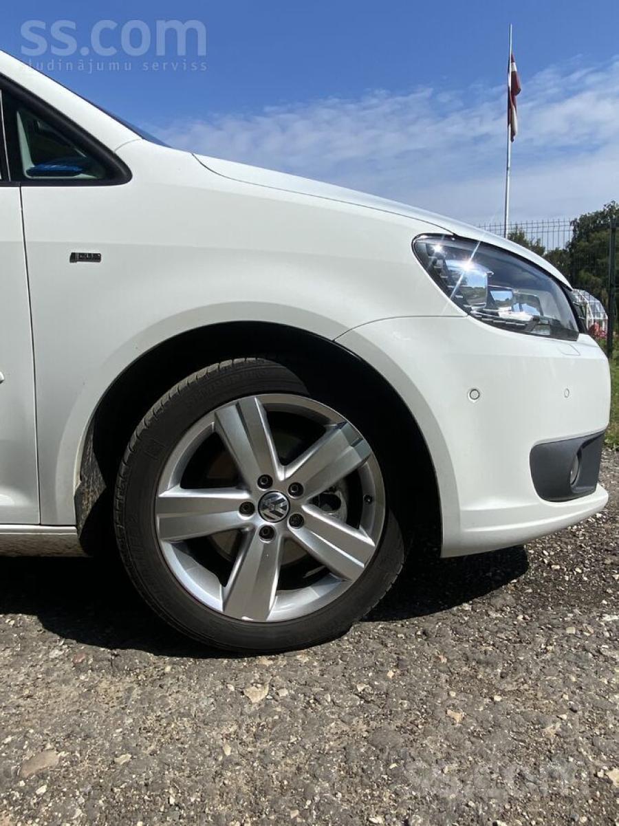 White Volkswagen Touran 2015 in Ogre, with an engine capacity of 2.00 L and mileage of 285 thousand km for 7200 €, photo 8 on AUTOMOTO.COM.LV
