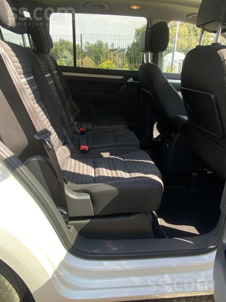 White Volkswagen Touran 2015 in Ogre, with an engine capacity of 2.00 L and mileage of 285 thousand km for 7200 €, photo 10 on AUTOMOTO.COM.LV