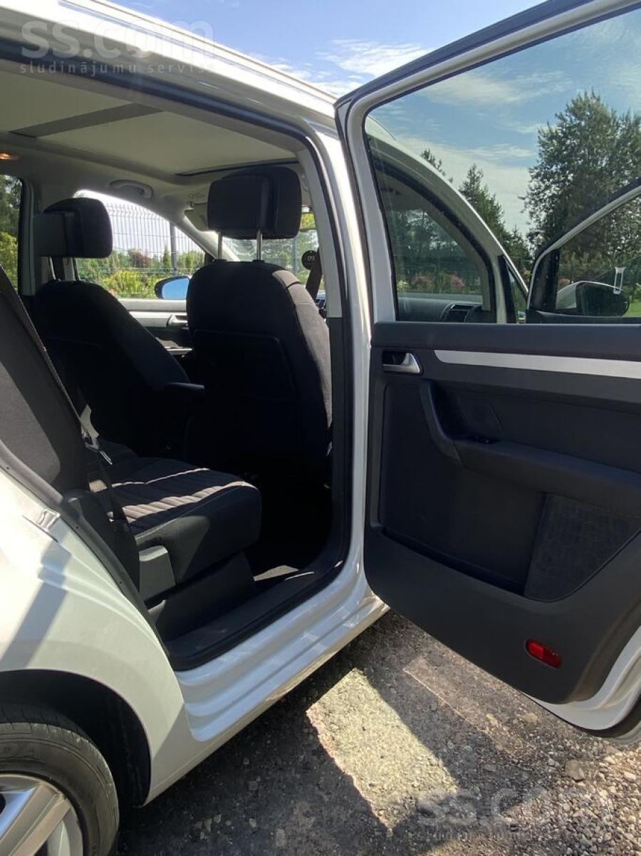 White Volkswagen Touran 2015 in Ogre, with an engine capacity of 2.00 L and mileage of 285 thousand km for 7200 €, photo 11 on AUTOMOTO.COM.LV