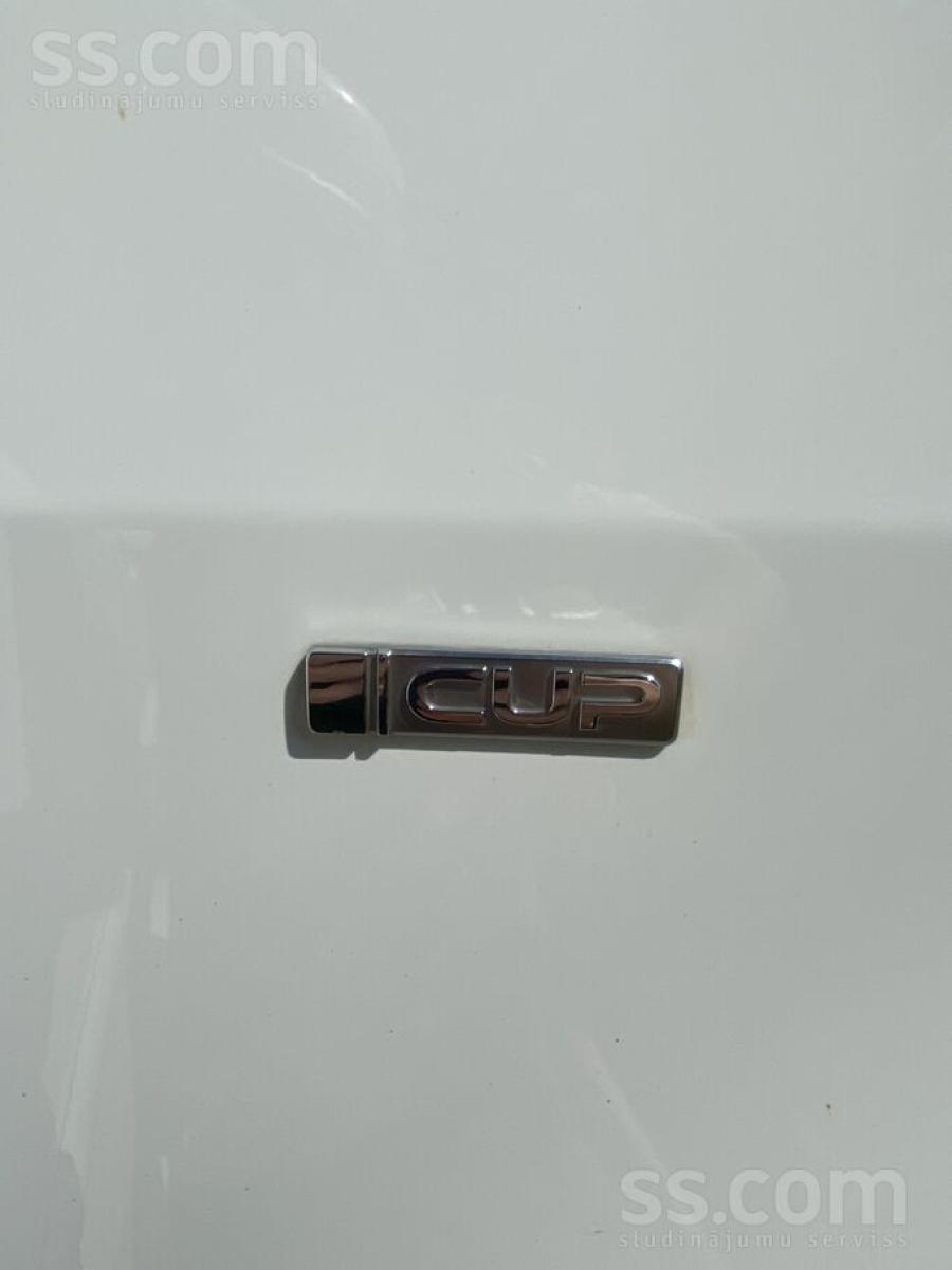 White Volkswagen Touran 2015 in Ogre, with an engine capacity of 2.00 L and mileage of 285 thousand km for 7200 €, photo 14 on AUTOMOTO.COM.LV
