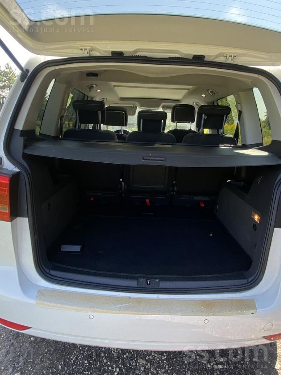 White Volkswagen Touran 2015 in Ogre, with an engine capacity of 2.00 L and mileage of 285 thousand km for 7200 €, photo 15 on AUTOMOTO.COM.LV