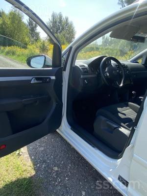 White Volkswagen Touran 2015 in Ogre, with an engine capacity of 2.00 L and mileage of 285 thousand km for 7200 €, photo 16 on AUTOMOTO.COM.LV