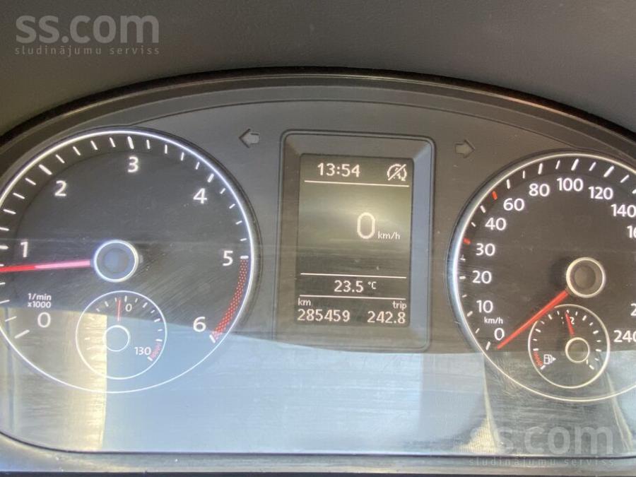White Volkswagen Touran 2015 in Ogre, with an engine capacity of 2.00 L and mileage of 285 thousand km for 7200 €, photo 17 on AUTOMOTO.COM.LV