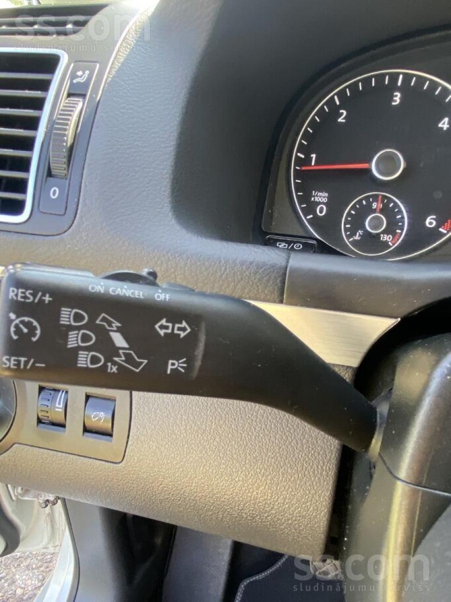 White Volkswagen Touran 2015 in Ogre, with an engine capacity of 2.00 L and mileage of 285 thousand km for 7200 €, photo 20 on AUTOMOTO.COM.LV