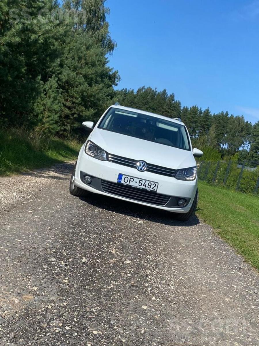 Balts Volkswagen Touran 2015 Ogre, ar dzinēja tilpumu 2.00 L un nobraukumu 285 tūkst. km par 5800 €, foto 1 vietnē AUTOMOTO.COM.LV