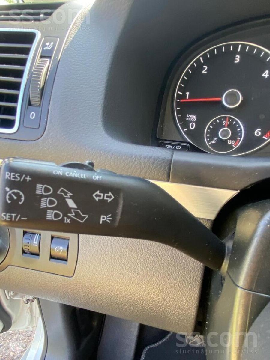 Balts Volkswagen Touran 2015 Ogre, ar dzinēja tilpumu 2.00 L un nobraukumu 285 tūkst. km par 5800 €, foto 14 vietnē AUTOMOTO.COM.LV