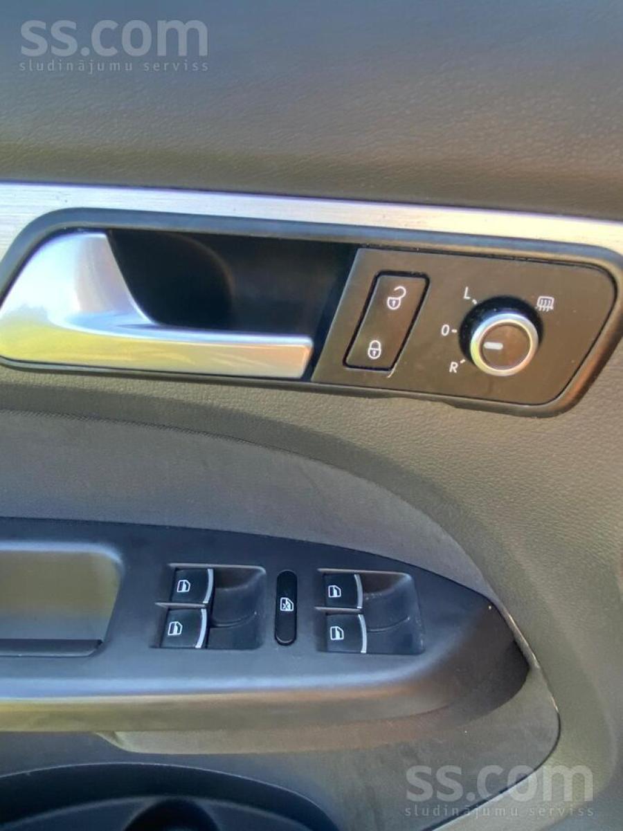 Balts Volkswagen Touran 2015 Ogre, ar dzinēja tilpumu 2.00 L un nobraukumu 285 tūkst. km par 5800 €, foto 18 vietnē AUTOMOTO.COM.LV