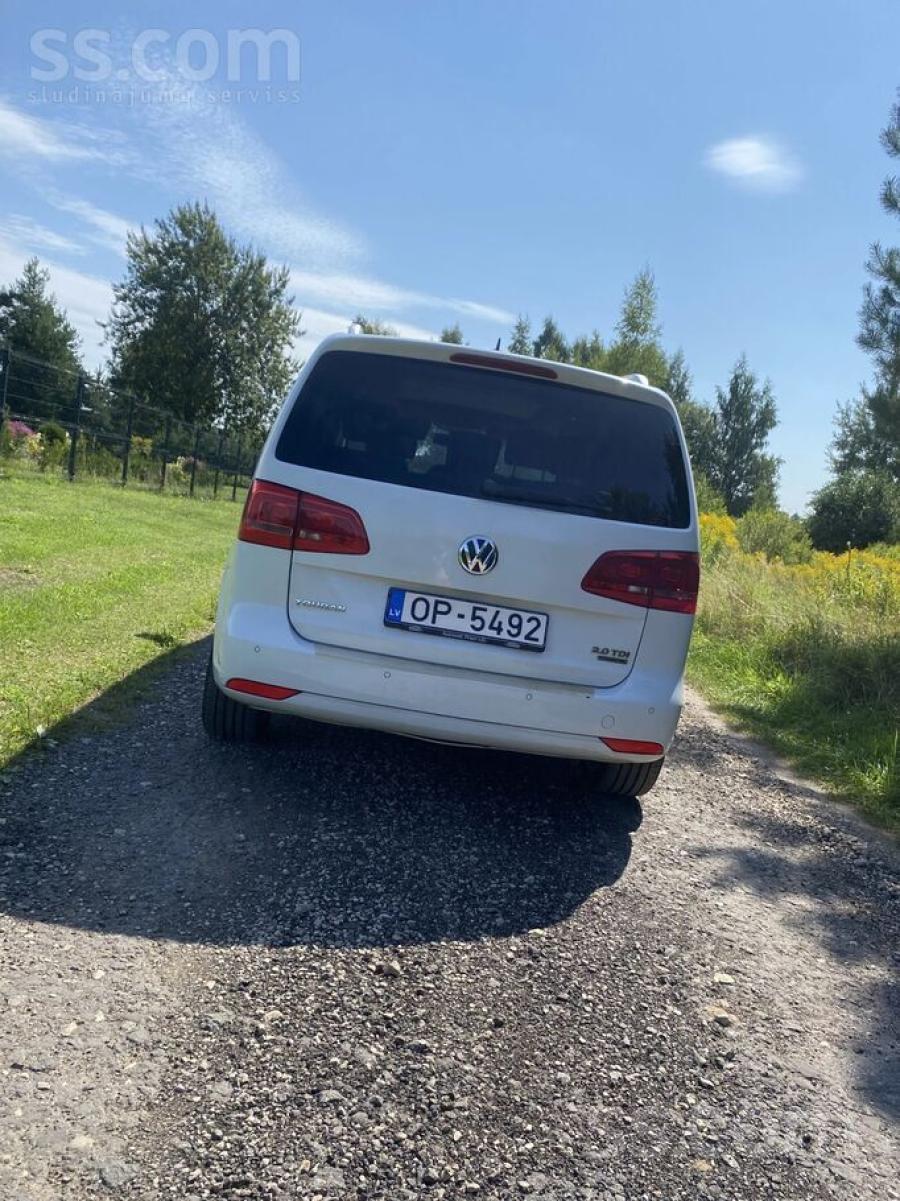 White Volkswagen Touran 2015 in Ogre, with an engine capacity of 2.00 L and mileage of 287 thousand km for 6800 €, photo 5 on AUTOMOTO.COM.LV
