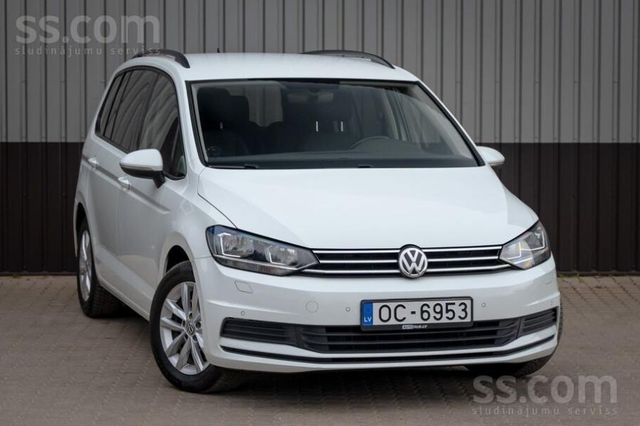 White Volkswagen Touran 2016 in Talsi, with an engine capacity of 1.60 L and mileage of 238 thousand km for 10990 €, photo 1 on AUTOMOTO.COM.LV