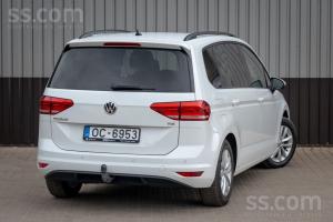 White Volkswagen Touran 2016 in Talsi, with an engine capacity of 1.60 L and mileage of 238 thousand km for 10990 €, photo 7 on AUTOMOTO.COM.LV