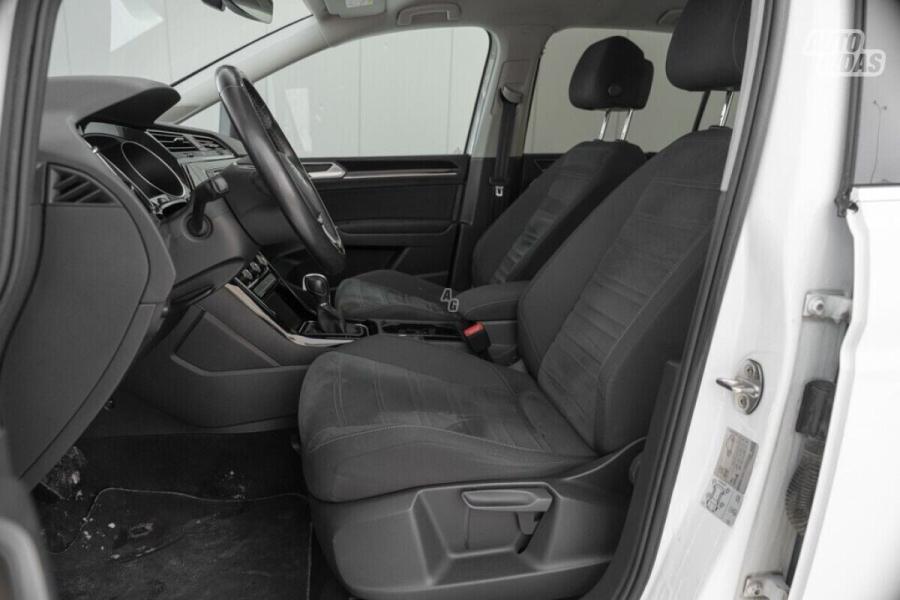 White Volkswagen Touran 2016 in Vilnius, with an engine capacity of 1.80 L and mileage of 142 thousand km for 12300 €, photo 11 on AUTOMOTO.COM.LV