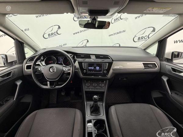 Balts Volkswagen Touran 2016 Viļņa, ar dzinēja tilpumu 1.60 L un nobraukumu 215 tūkst. km par 8900 €, foto 4 vietnē AUTOMOTO.COM.LV