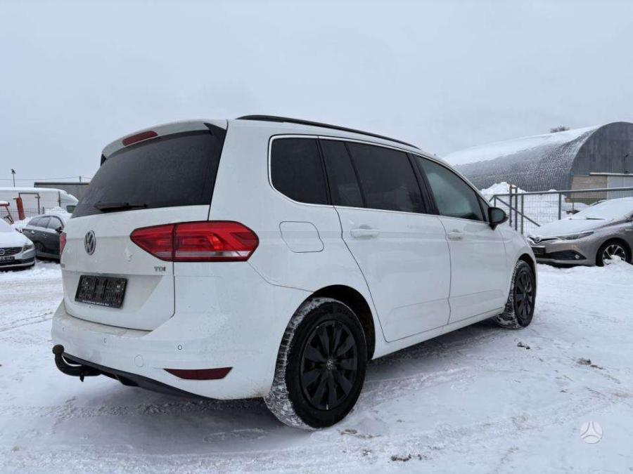 Balts Volkswagen Touran 2016 Radviliškis, ar dzinēja tilpumu 1.60 L un nobraukumu 333 tūkst. km par 7199 €, foto 3 vietnē AUTOMOTO.COM.LV