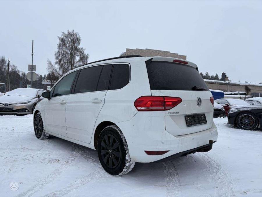 Balts Volkswagen Touran 2016 Radviliškis, ar dzinēja tilpumu 1.60 L un nobraukumu 333 tūkst. km par 7199 €, foto 4 vietnē AUTOMOTO.COM.LV