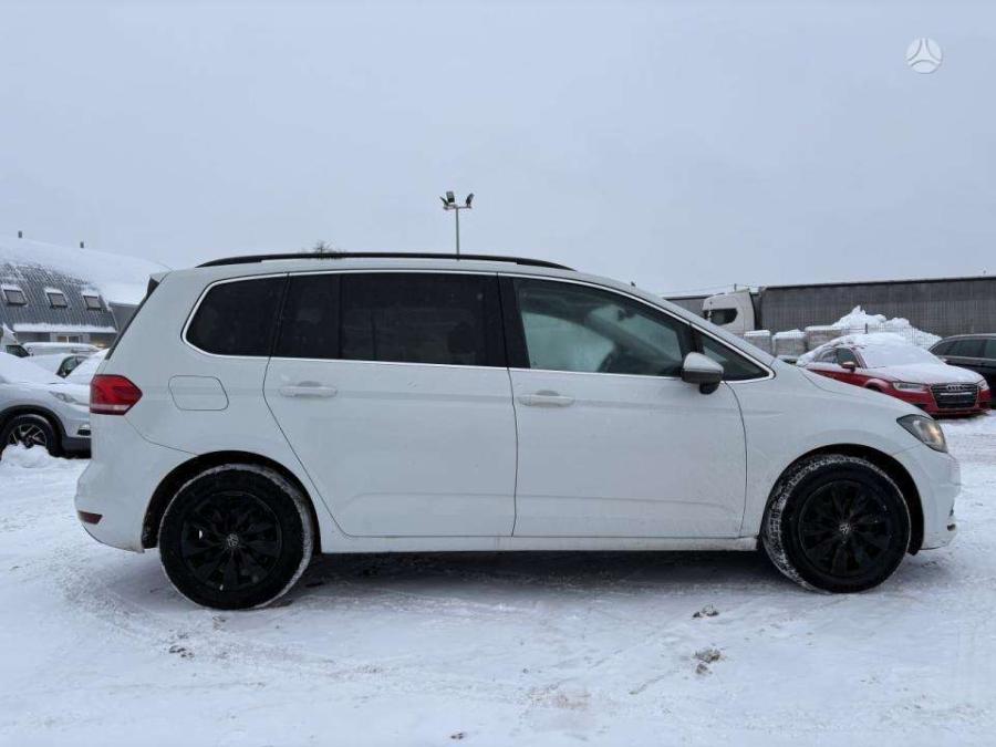 Balts Volkswagen Touran 2016 Radviliškis, ar dzinēja tilpumu 1.60 L un nobraukumu 333 tūkst. km par 7199 €, foto 7 vietnē AUTOMOTO.COM.LV