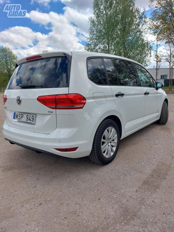 White Volkswagen Touran 2016 in Mazeikiai, with an engine capacity of 1.60 L and mileage of 307 thousand km for 8950 €, photo 2 on AUTOMOTO.COM.LV