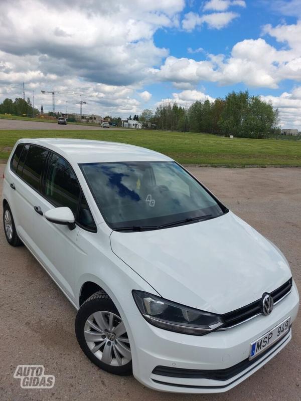 White Volkswagen Touran 2016 in Mazeikiai, with an engine capacity of 1.60 L and mileage of 307 thousand km for 8950 €, photo 7 on AUTOMOTO.COM.LV
