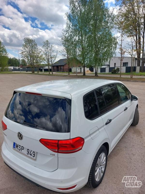 White Volkswagen Touran 2016 in Mazeikiai, with an engine capacity of 1.60 L and mileage of 307 thousand km for 8950 €, photo 8 on AUTOMOTO.COM.LV