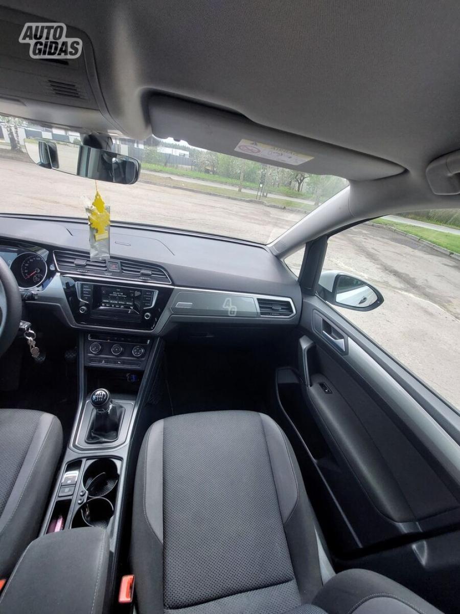 Balts Volkswagen Touran 2016 Mažeikiai, ar dzinēja tilpumu 1.60 L un nobraukumu 307 tūkst. km par 8950 €, foto 22 vietnē AUTOMOTO.COM.LV
