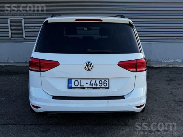 White Volkswagen Touran 2016 in Riga, with an engine capacity of 2.00 L and mileage of 226 thousand km for 8400 €, photo 4 on AUTOMOTO.COM.LV
