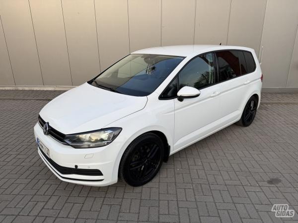 White Volkswagen Touran 2016 in Kaunas, with an engine capacity of 1.60 L and mileage of 300 thousand km for 7300 €, photo 3 on AUTOMOTO.COM.LV