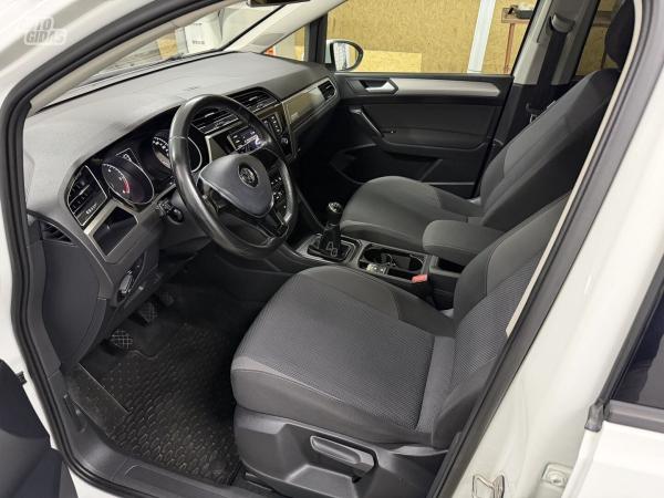 White Volkswagen Touran 2016 in Kaunas, with an engine capacity of 1.60 L and mileage of 300 thousand km for 7300 €, photo 9 on AUTOMOTO.COM.LV
