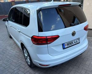 White Volkswagen Touran 2016 in Siauliai, with an engine capacity of 2.00 L and mileage of 289 thousand km for 9800 €, photo 5 on AUTOMOTO.COM.LV