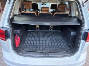 White Volkswagen Touran 2016 in Siauliai, with an engine capacity of 2.00 L and mileage of 289 thousand km for 9800 €, photo 9 on AUTOMOTO.COM.LV