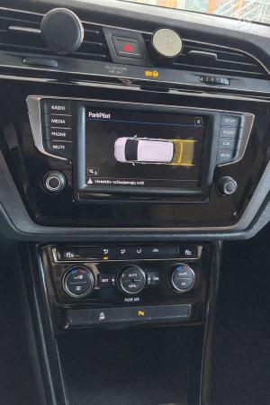 White Volkswagen Touran 2016 in Siauliai, with an engine capacity of 2.00 L and mileage of 289 thousand km for 9800 €, photo 13 on AUTOMOTO.COM.LV