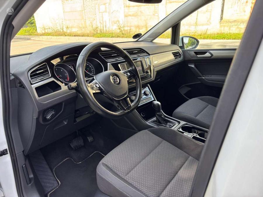 Balts Volkswagen Touran 2016 Kauņa, ar dzinēja tilpumu 1.97 L un nobraukumu 322 tūkst. km par 10950 €, foto 15 vietnē AUTOMOTO.COM.LV