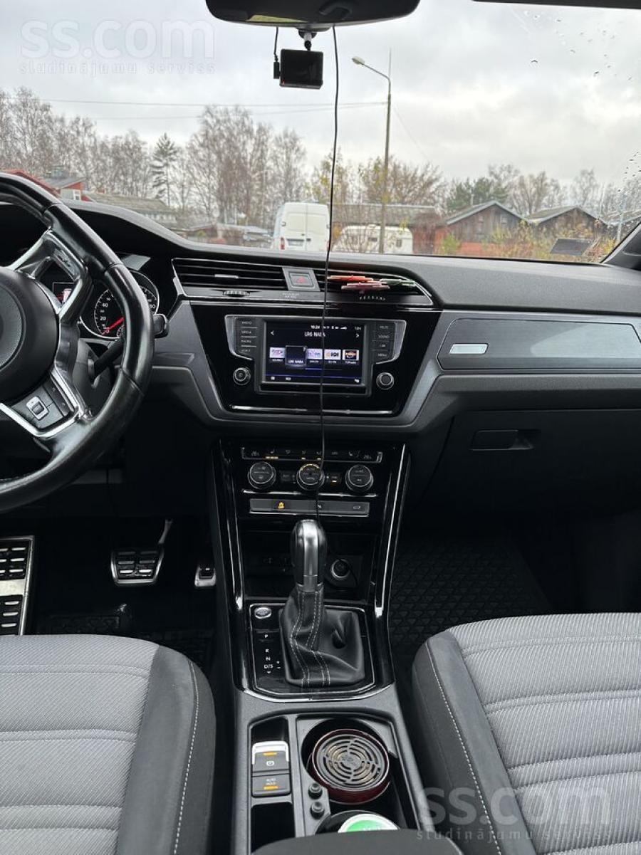 Balts Volkswagen Touran 2016 Rīga, ar dzinēja tilpumu 1.80 L un nobraukumu 175 tūkst. km par 15500 €, foto 5 vietnē AUTOMOTO.COM.LV