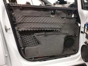 Balts Volkswagen Touran 2016 Rīga, ar dzinēja tilpumu 1.80 L un nobraukumu 175 tūkst. km par 15500 €, foto 25 vietnē AUTOMOTO.COM.LV