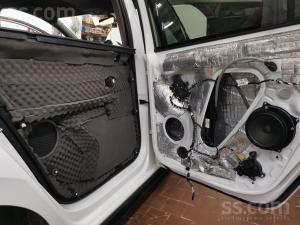 Balts Volkswagen Touran 2016 Rīga, ar dzinēja tilpumu 1.80 L un nobraukumu 175 tūkst. km par 15500 €, foto 27 vietnē AUTOMOTO.COM.LV