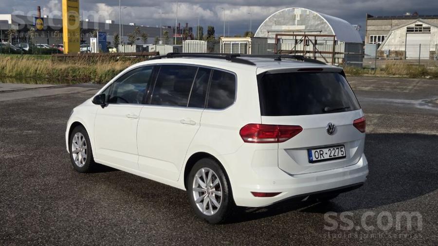 Balts Volkswagen Touran 2016 Liepāja, ar dzinēja tilpumu 1.60 L un nobraukumu 362 tūkst. km par 7800 €, foto 4 vietnē AUTOMOTO.COM.LV
