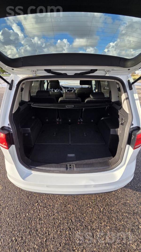White Volkswagen Touran 2016 in Liepaja, with an engine capacity of 1.60 L and mileage of 362 thousand km for 7800 €, photo 10 on AUTOMOTO.COM.LV
