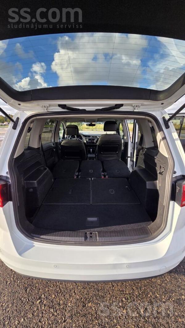 White Volkswagen Touran 2016 in Liepaja, with an engine capacity of 1.60 L and mileage of 362 thousand km for 7800 €, photo 11 on AUTOMOTO.COM.LV