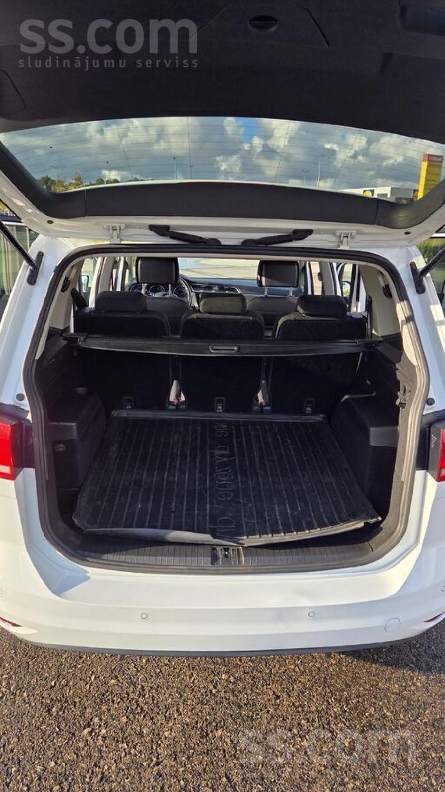 Balts Volkswagen Touran 2016 Liepāja, ar dzinēja tilpumu 1.60 L un nobraukumu 362 tūkst. km par 7800 €, foto 13 vietnē AUTOMOTO.COM.LV