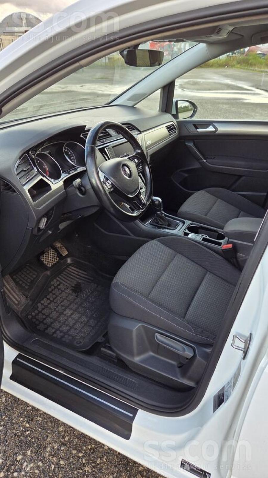 Balts Volkswagen Touran 2016 Liepāja, ar dzinēja tilpumu 1.60 L un nobraukumu 362 tūkst. km par 7800 €, foto 16 vietnē AUTOMOTO.COM.LV