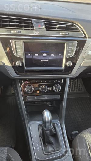 Balts Volkswagen Touran 2016 Liepāja, ar dzinēja tilpumu 1.60 L un nobraukumu 362 tūkst. km par 7800 €, foto 20 vietnē AUTOMOTO.COM.LV