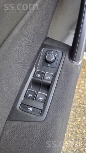 Balts Volkswagen Touran 2016 Liepāja, ar dzinēja tilpumu 1.60 L un nobraukumu 362 tūkst. km par 7800 €, foto 22 vietnē AUTOMOTO.COM.LV
