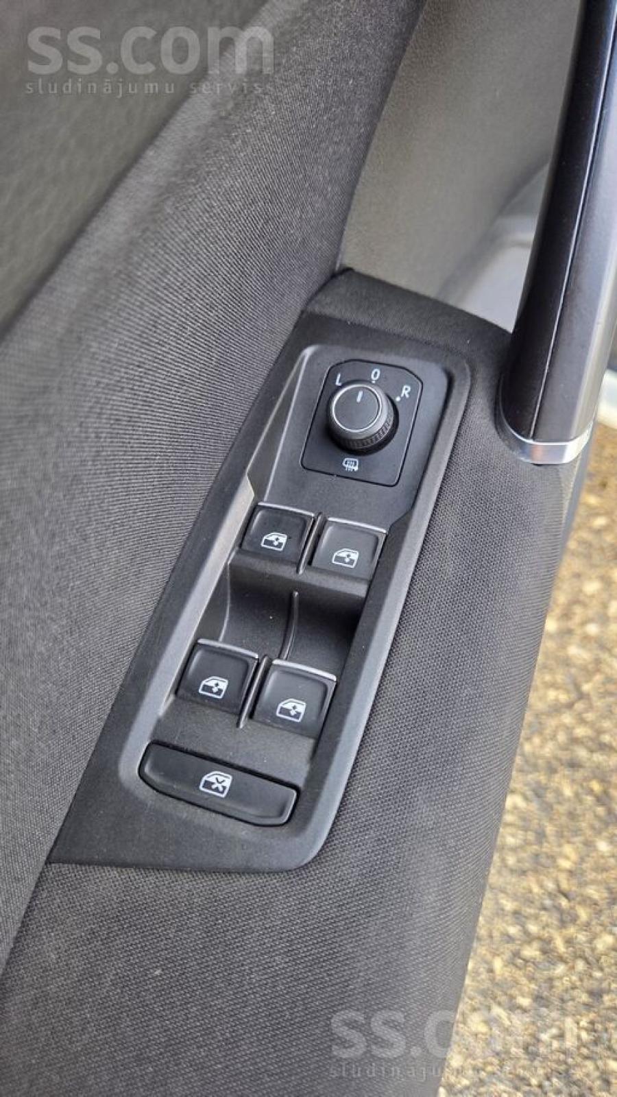Balts Volkswagen Touran 2016 Liepāja, ar dzinēja tilpumu 1.60 L un nobraukumu 362 tūkst. km par 7800 €, foto 22 vietnē AUTOMOTO.COM.LV