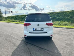 White Volkswagen Touran 2017 in Daugavpils, with an engine capacity of 1.40 L and mileage of 232 thousand km for 9100 €, photo 3 on AUTOMOTO.COM.LV