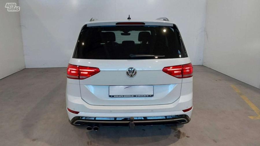 White Volkswagen Touran 2017 in Kaunas, with an engine capacity of 1.40 L and mileage of 65 thousand km for 28529 €, photo 5 on AUTOMOTO.COM.LV