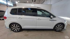 White Volkswagen Touran 2017 in Kaunas, with an engine capacity of 1.40 L and mileage of 65 thousand km for 28529 €, photo 7 on AUTOMOTO.COM.LV