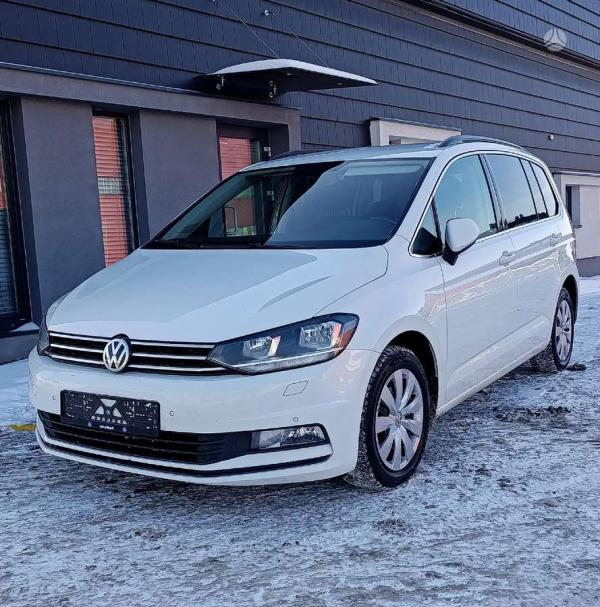 White Volkswagen Touran 2017 in Kaunas, with an engine capacity of 1.60 L and mileage of 256 thousand km for 7990 €, photo 1 on AUTOMOTO.COM.LV
