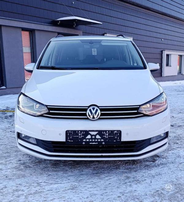 White Volkswagen Touran 2017 in Kaunas, with an engine capacity of 1.60 L and mileage of 256 thousand km for 7990 €, photo 2 on AUTOMOTO.COM.LV