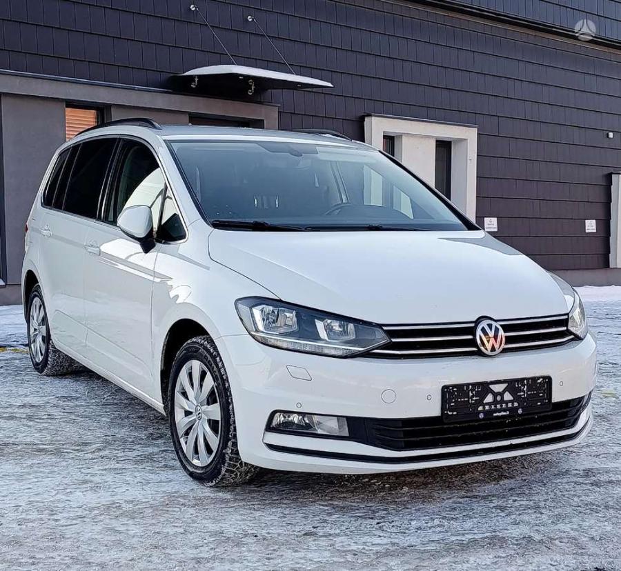 White Volkswagen Touran 2017 in Kaunas, with an engine capacity of 1.60 L and mileage of 256 thousand km for 7990 €, photo 5 on AUTOMOTO.COM.LV