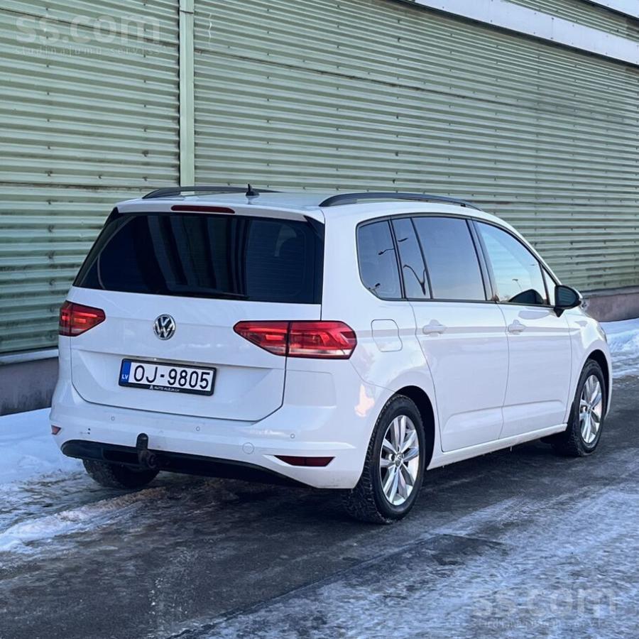 Balts Volkswagen Touran 2017 Rīga, ar dzinēja tilpumu 1.60 L un nobraukumu 281 tūkst. km par 10600 €, foto 4 vietnē AUTOMOTO.COM.LV
