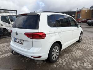 White Volkswagen Touran 2017 in Vilnius, with an engine capacity of 1.60 L and mileage of 306 thousand km for 6800 €, photo 4 on AUTOMOTO.COM.LV